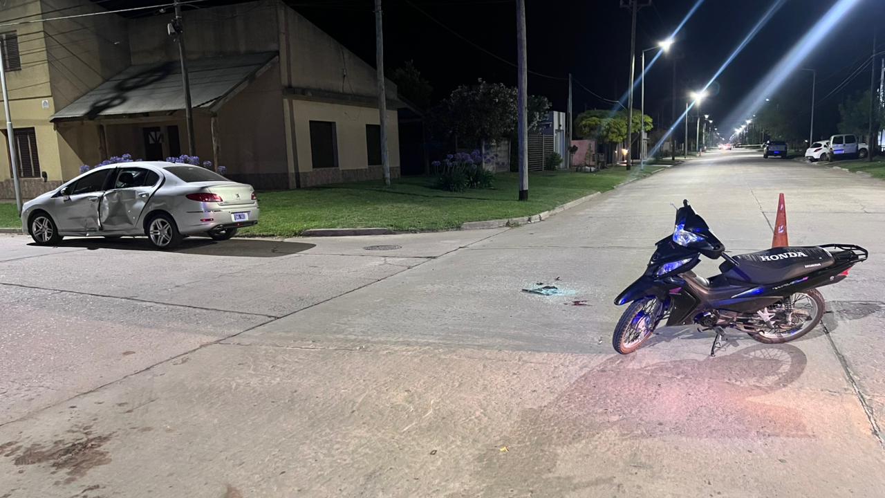 Grave accidente de tránsito en Falucho y Rivadavia: una joven ...